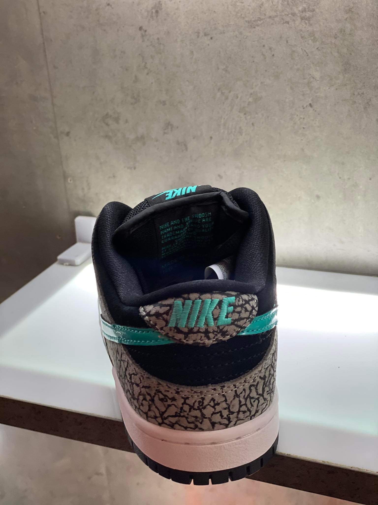 Nike SB Dunk Low atmos Elephant
